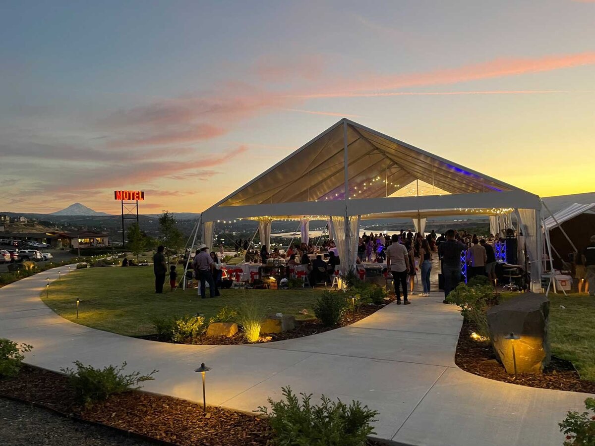 Celilo Inn | Columbia River Gorge Wedding Venue & Hotel