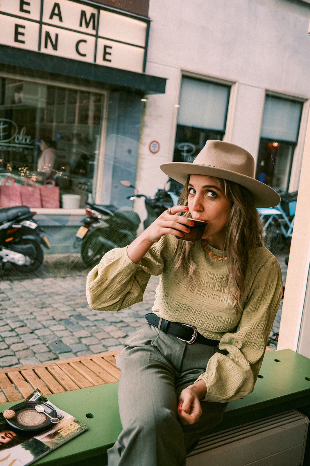 Studio Ils - Over Mij