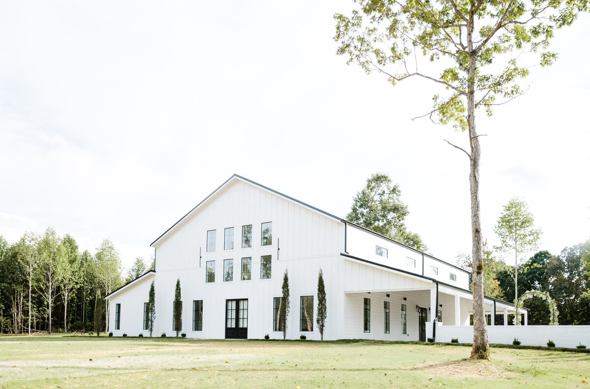 White Barn Wedding Venue in Tennessee | Gallery | The Monroe on 415th
