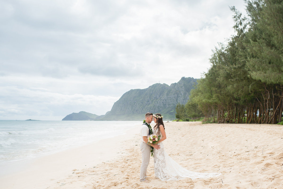 View Oahu Wedding Photography by Top Wedding Photographers in Oahu, HI