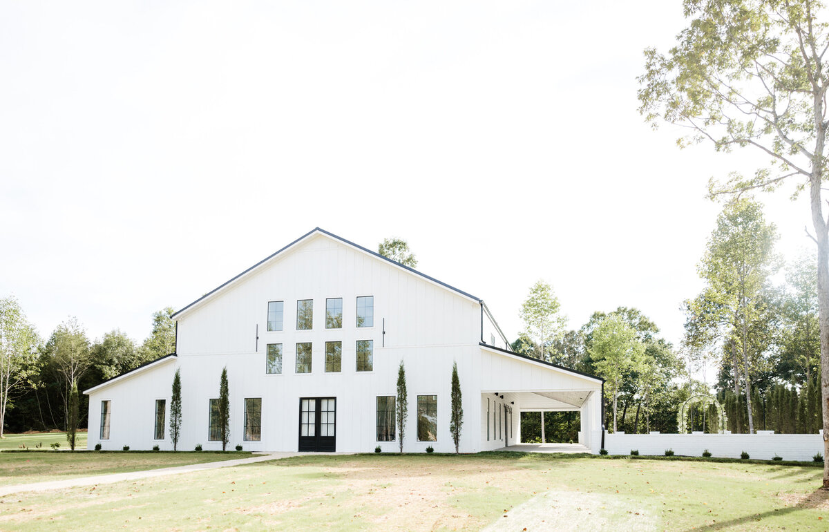 White Barn Wedding Venue in Tennessee | Gallery | The Monroe on 415th
