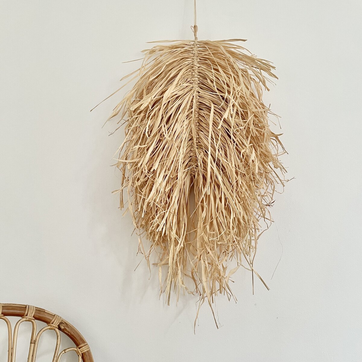 Macrame raffia leaf by Isabella Strambio