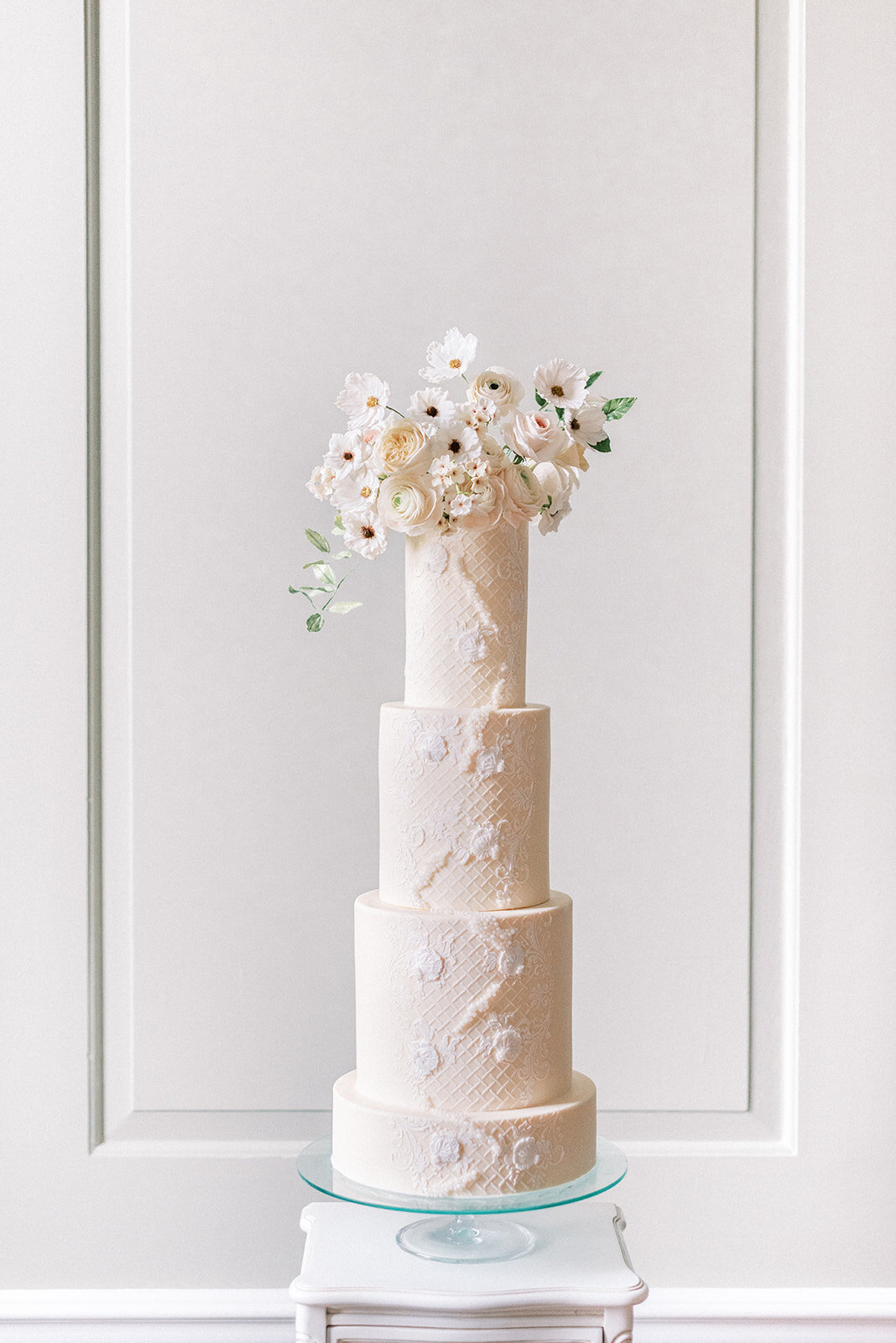 Bespoke fine art wedding cake portfolio | MonAnnie