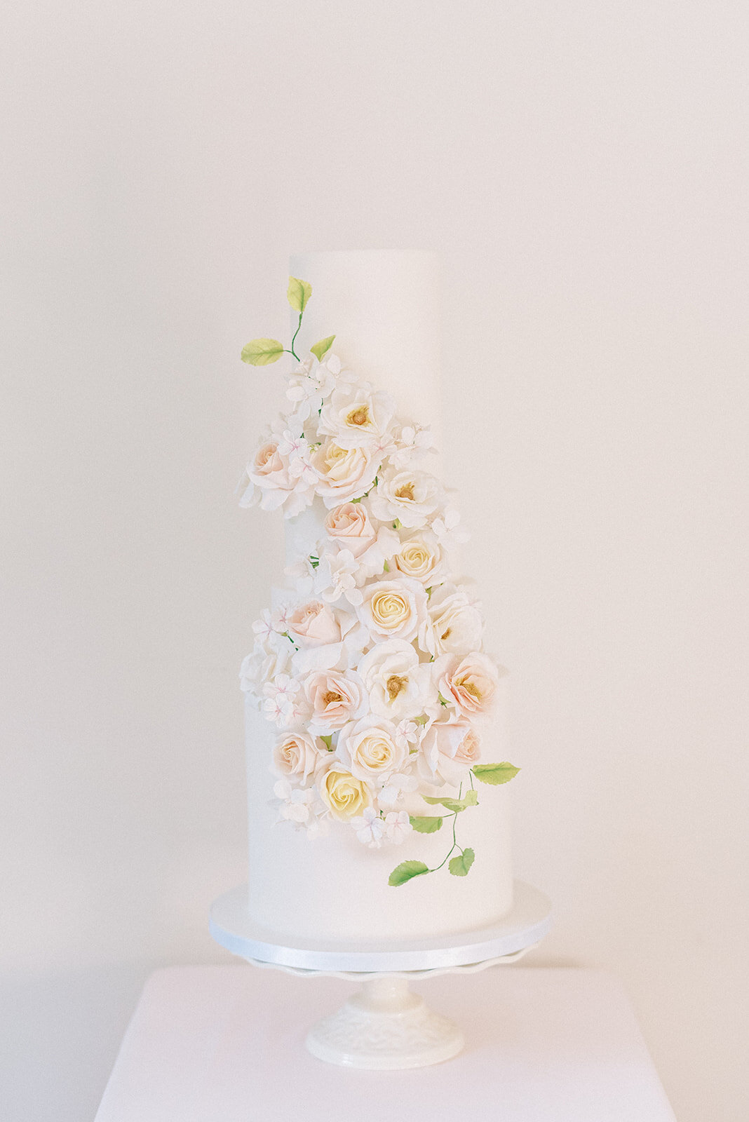 Bespoke fine art wedding cake portfolio | MonAnnie