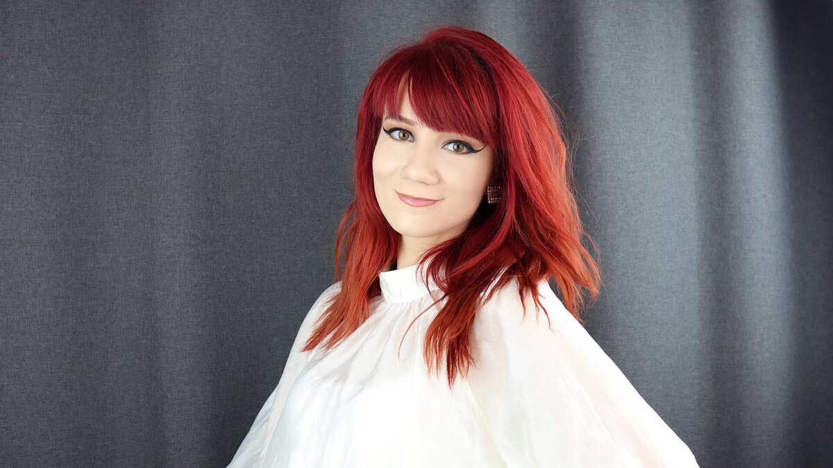 About Coach Simona | Confidence Coach for Women + Author