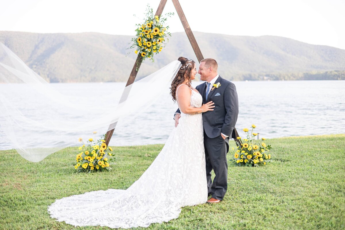 Smith Mountain Lake Wedding Photographer | LE Photography
