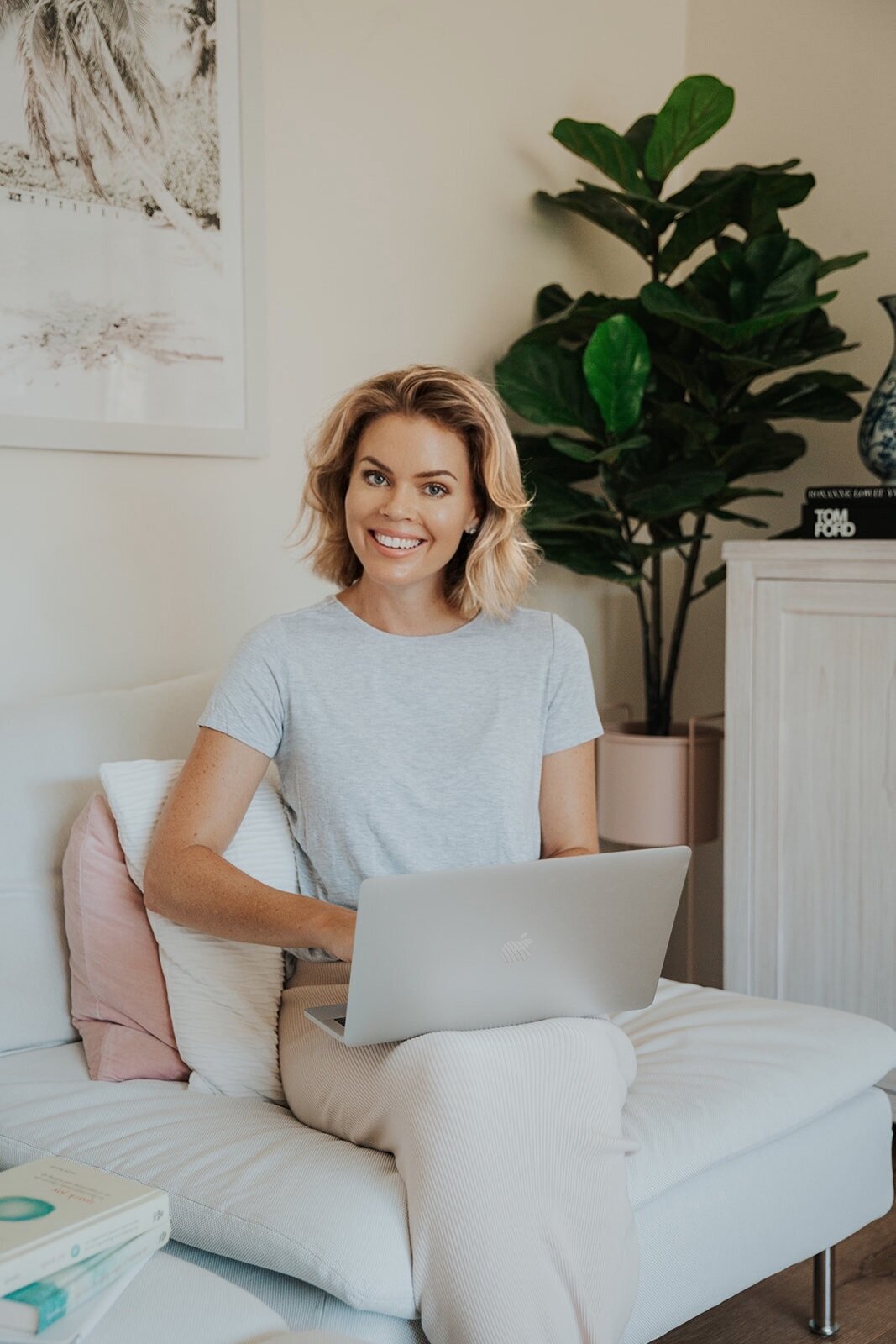 Contact Kate Heussler | Online Brand, Model & Pageant Coach