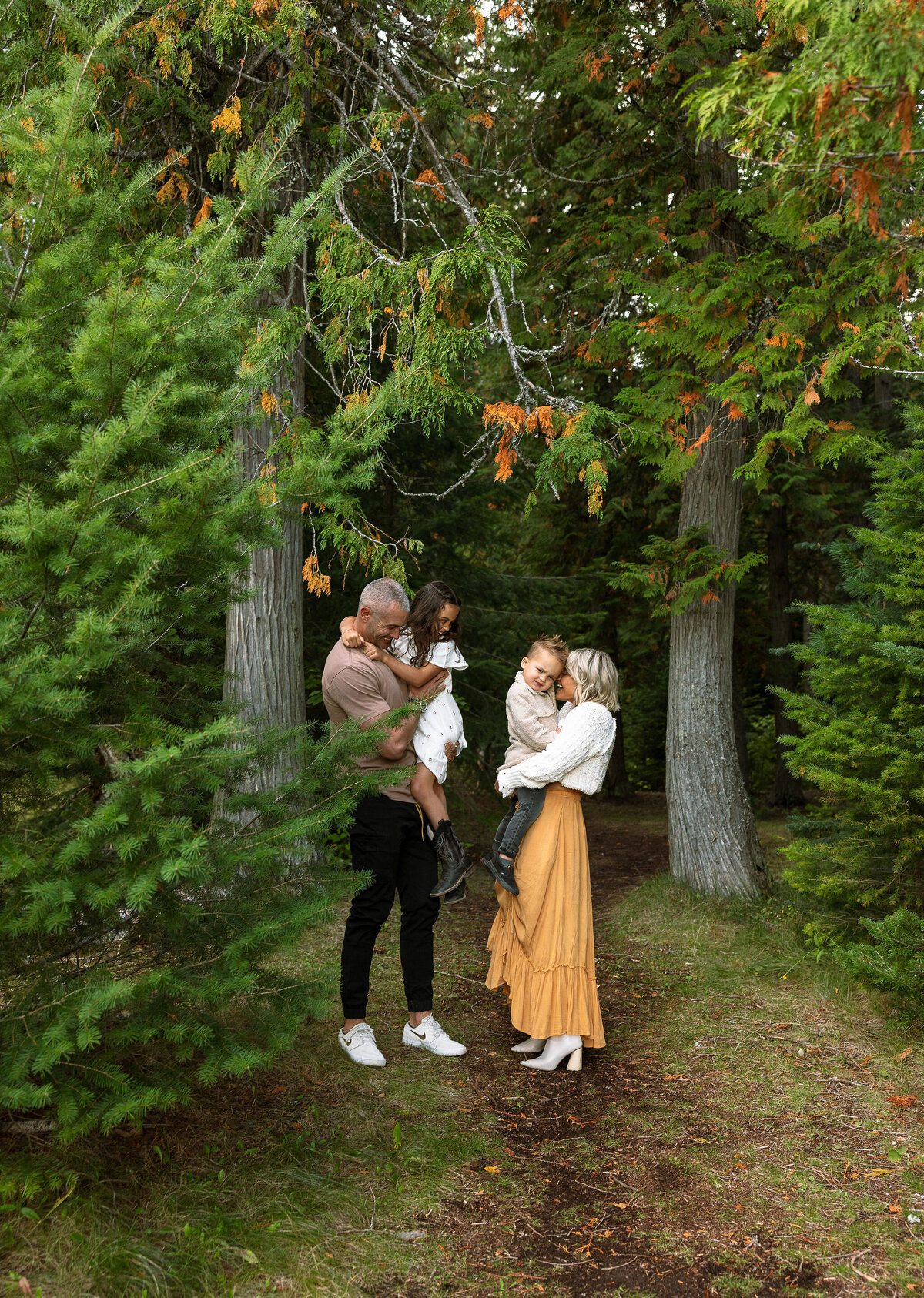 Portfolio | Haley J Photo | Lake McDonald Family Adventure
