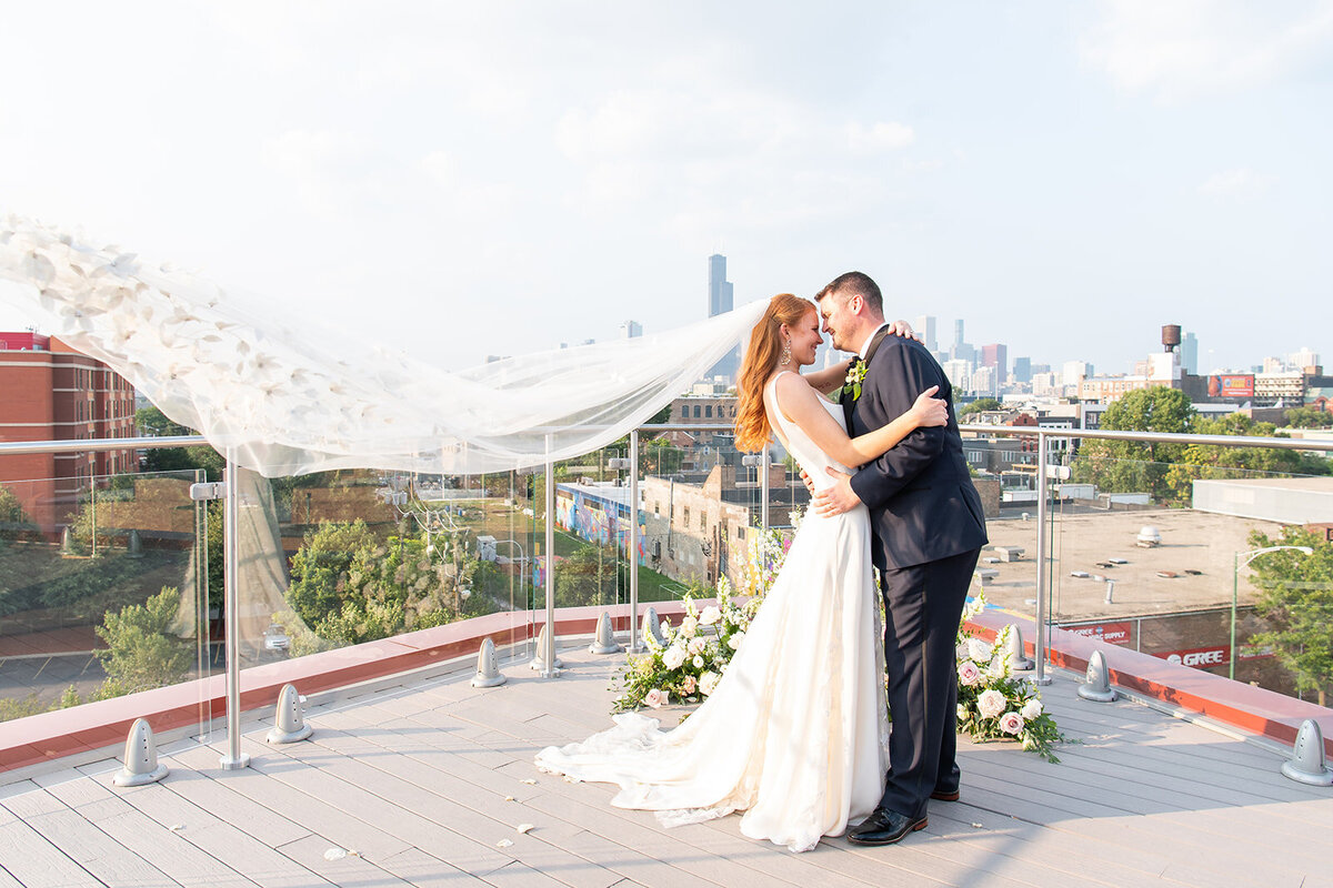 Chic Rooftop Wedding Photography | Elizabeth Nord