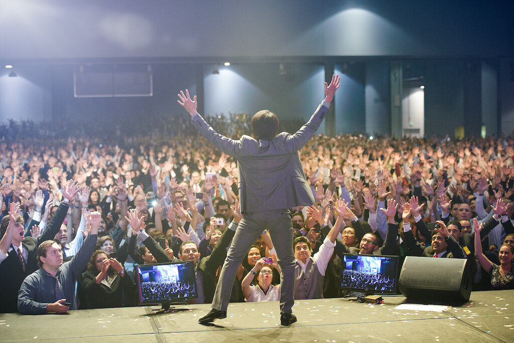 About Roddy Chong | Keynote Speaker & World-Touring Violinist