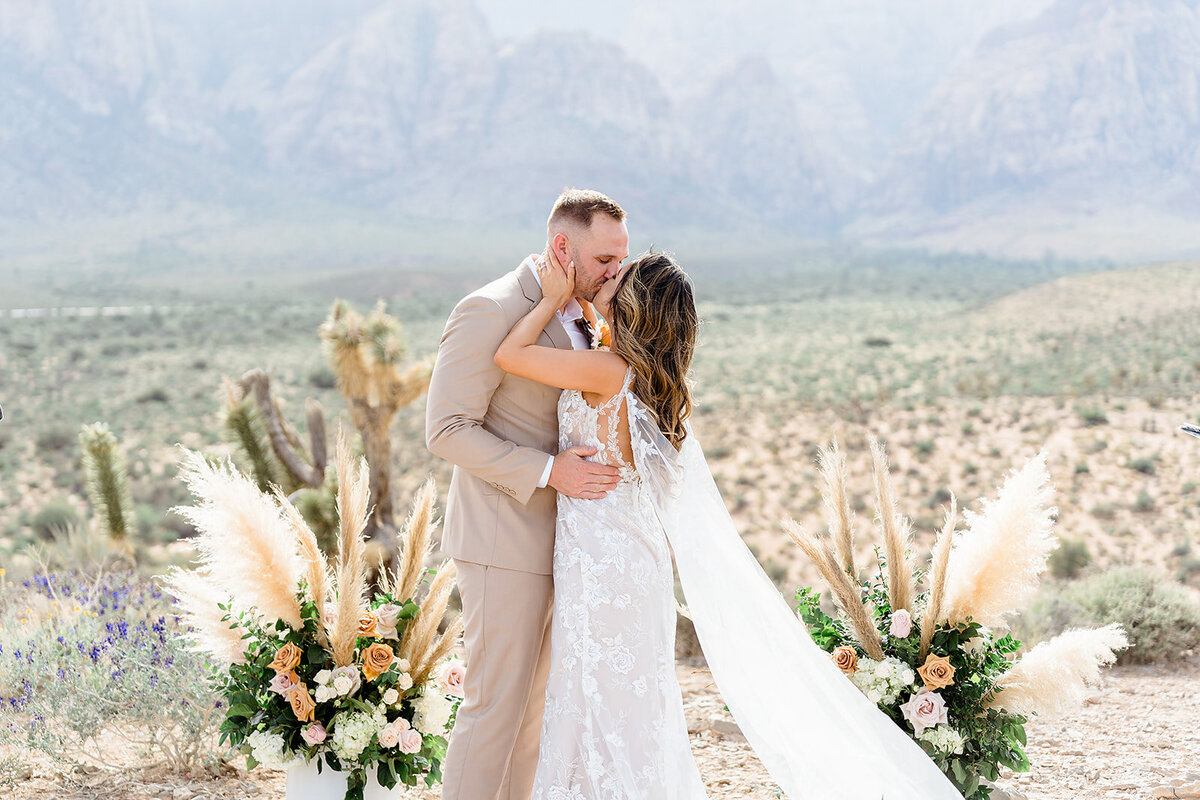 Elopement Las Vegas l Upscale Desert Weddings
