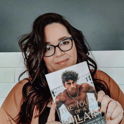 Holly Renee — About