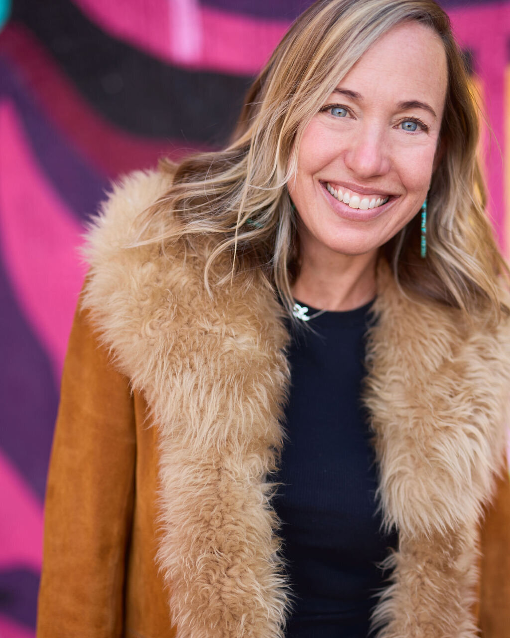 Contact | Lindsay Hope | Email Marketing, Copywriting, + AI