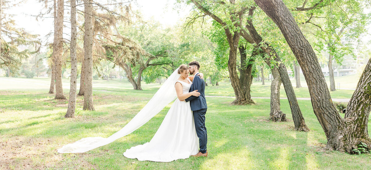 Wedding Photographer in Calgary | Laura Caspell Photography