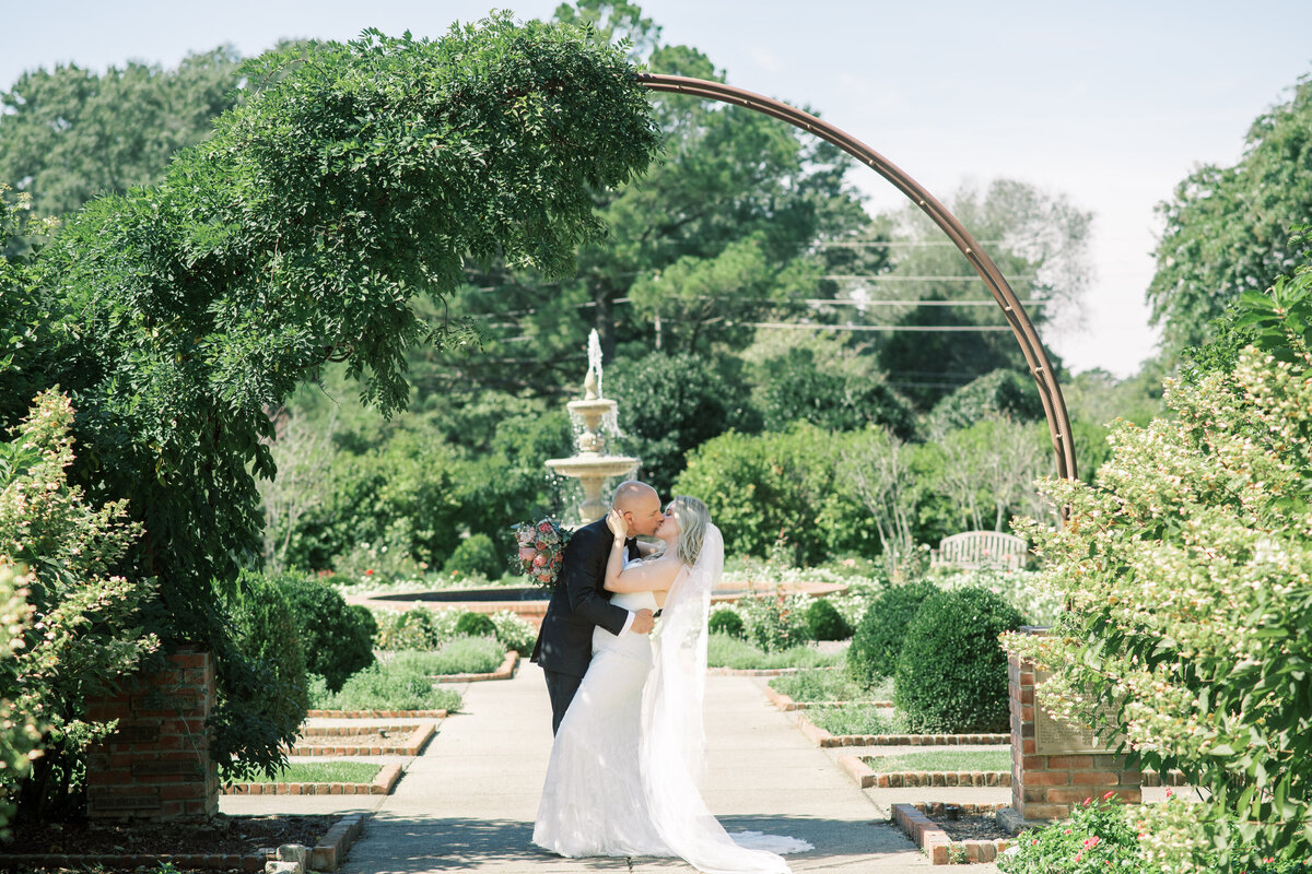 Memphis Micro Wedding at the Botanic Gardens
