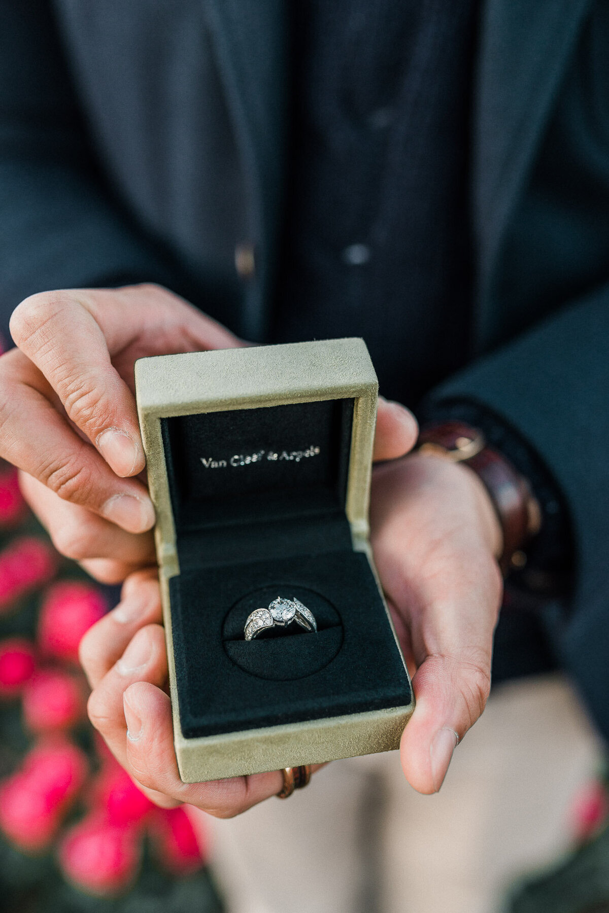 We plan and photograph marriage proposals in Spain