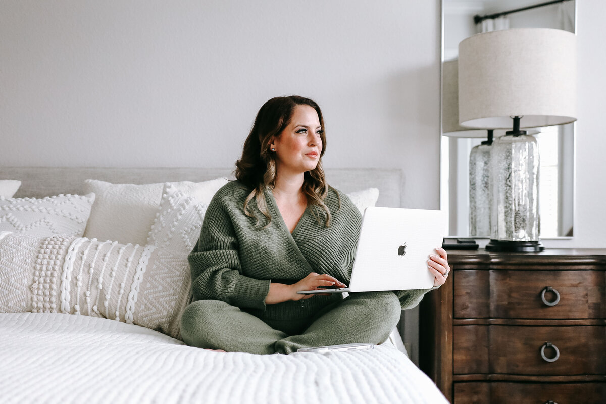 Contact \ Erica Powell & Co.