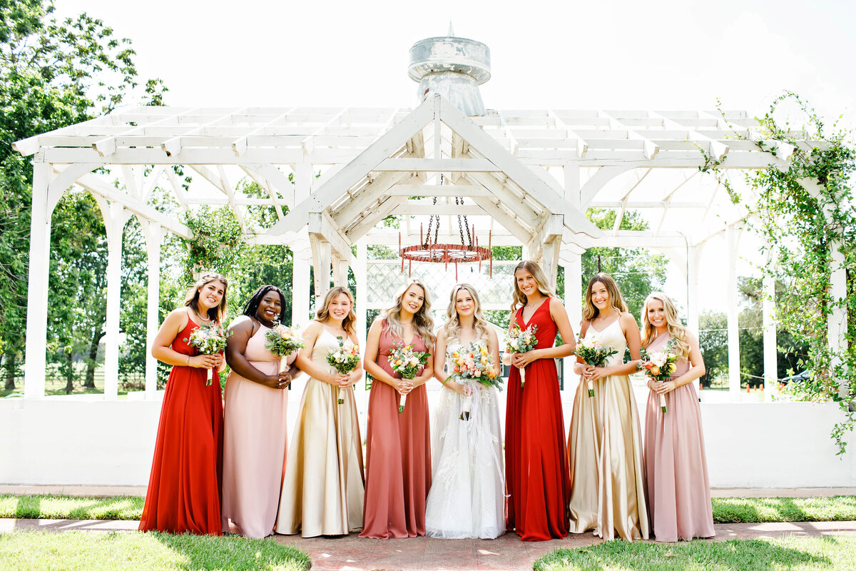 Houston Rustic Wedding Barn Venue. Historic white barns. Contact.