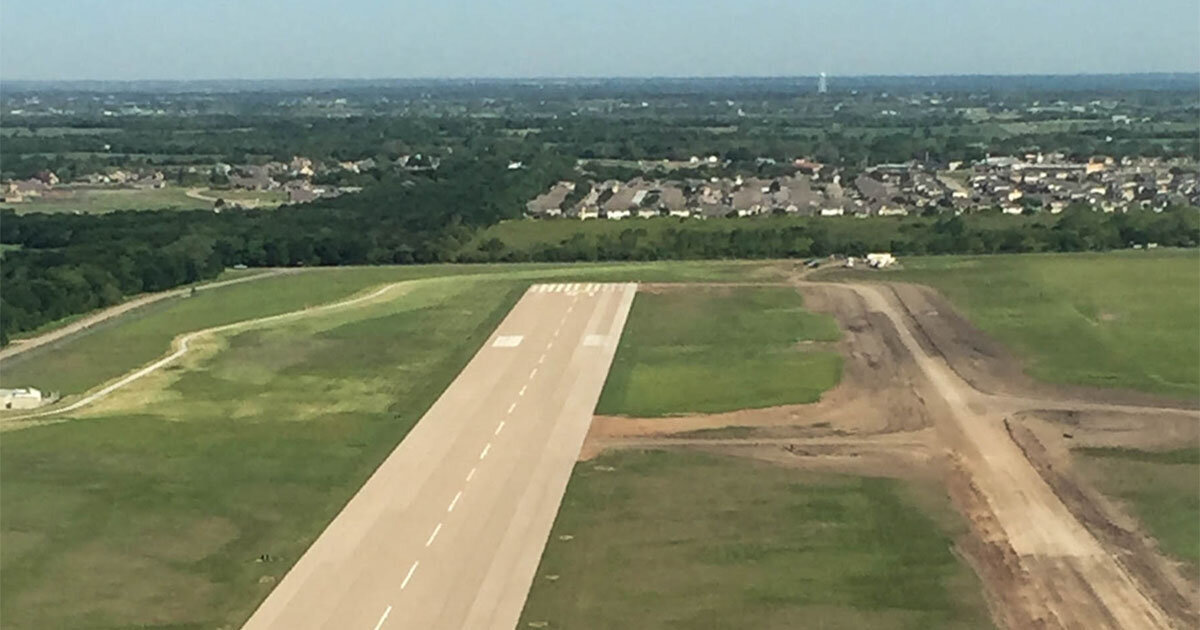 Waco Airport | Taxiway Bravo