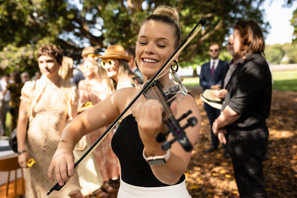 About—Australia's Only Singer-Violinist Zoë Vrachnas