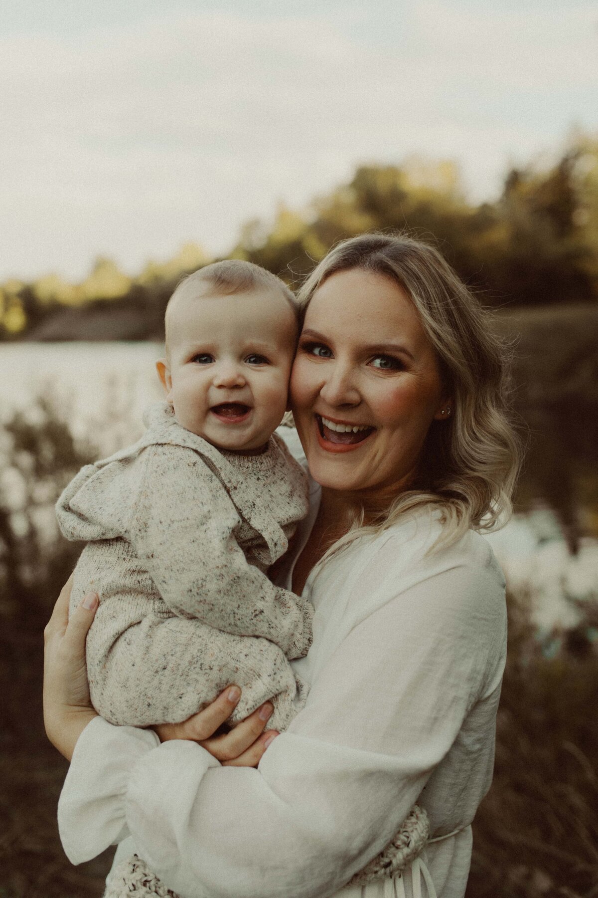 Ontario Maternity and Lifestyle family Photographer | Kristen Elizabeth