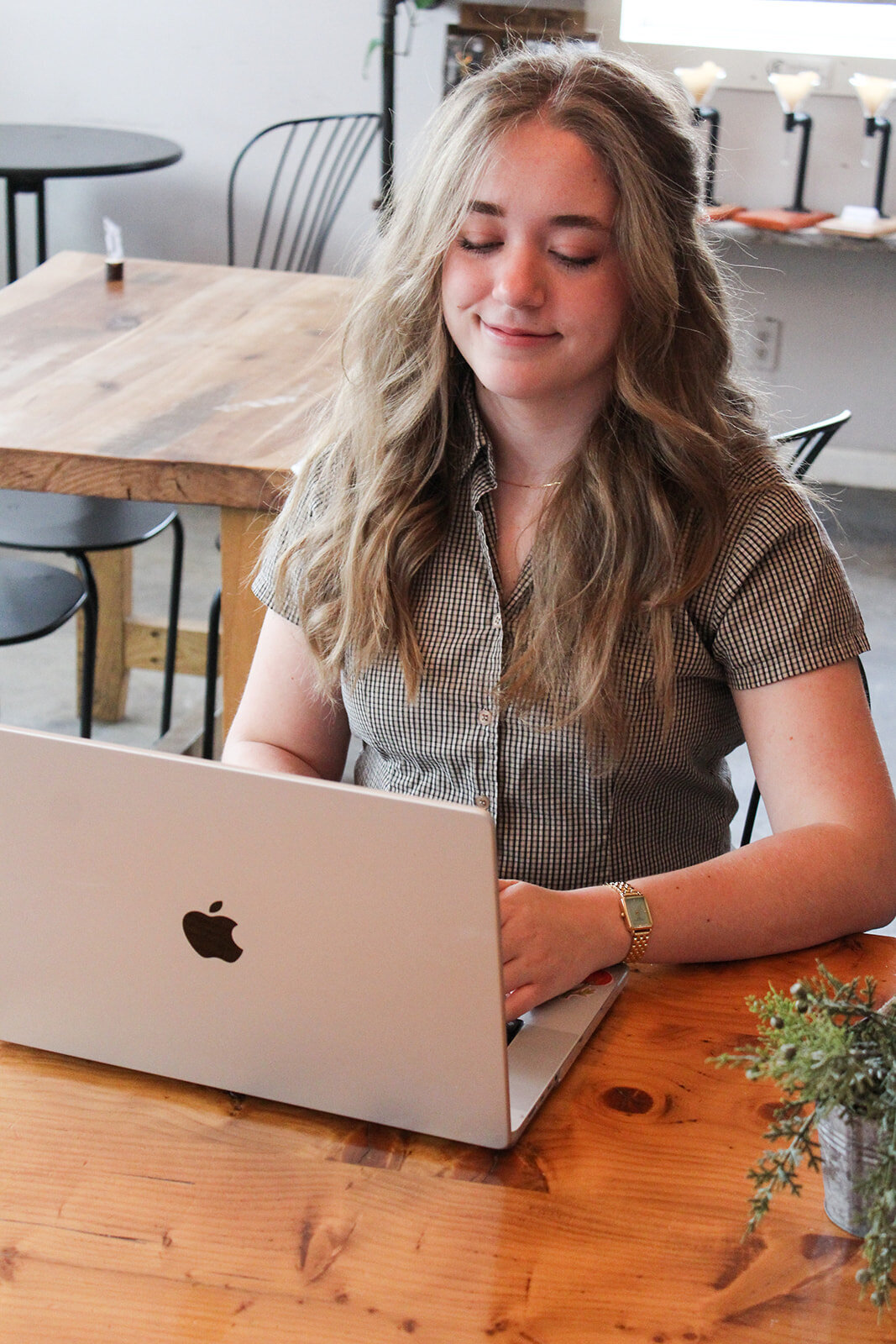 Elena Delzer Graphic Design & Illustration | Home