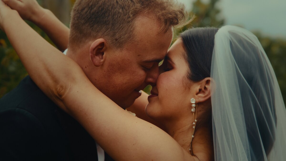 Emma & Rob's elegant wedding at Stones of the Yarra Valley