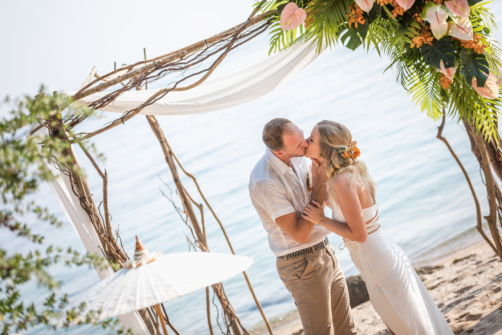 Forever Lovestruck - Miriam & Roland