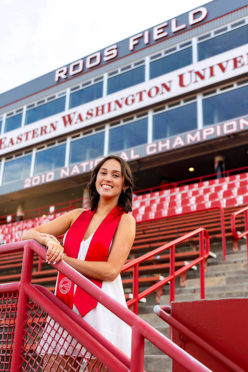 WSU, GONZAGA, EWU & WHITWORTH GRADUATION PHOTOGRAPHER