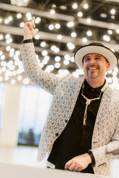 Matt Thelen | Dallas Wedding DJ | Saxophonist | DJ Sax