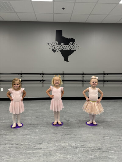 Home [republicdancecenter.com]