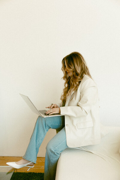 Welcome to Amuse Design Studio! Bold Branding Design