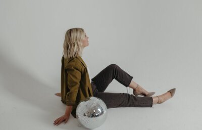 Buzz + Banter Studios | Showit Web + Brand Designer