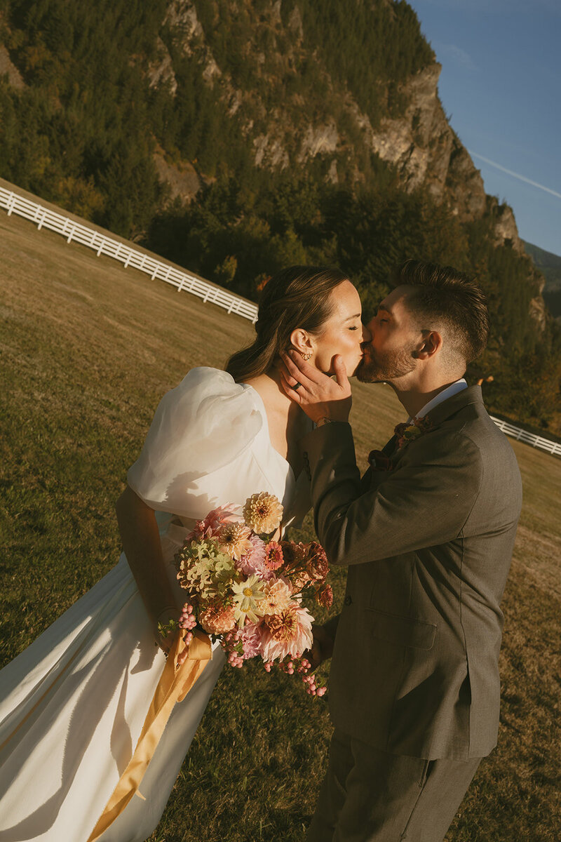 Emily Noelle Photo | Oregon Elopement Photographer