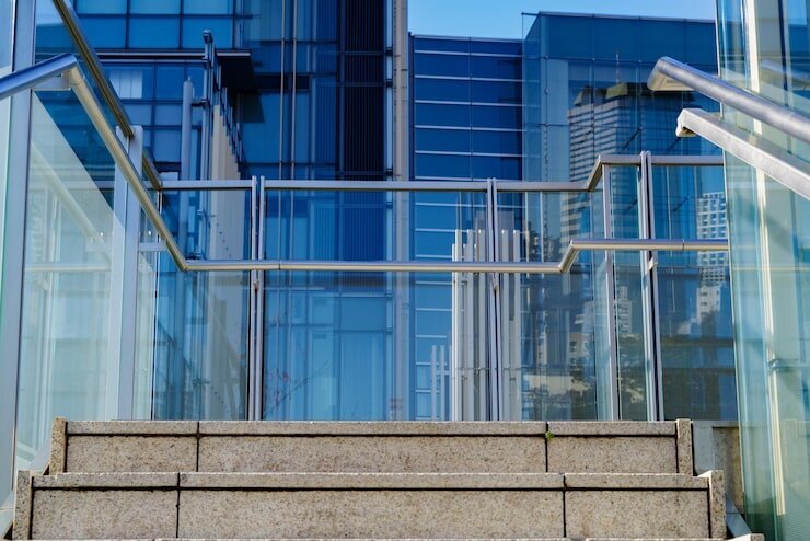 Standoff vs Post Glass Railings: What Fits Your Balcony?