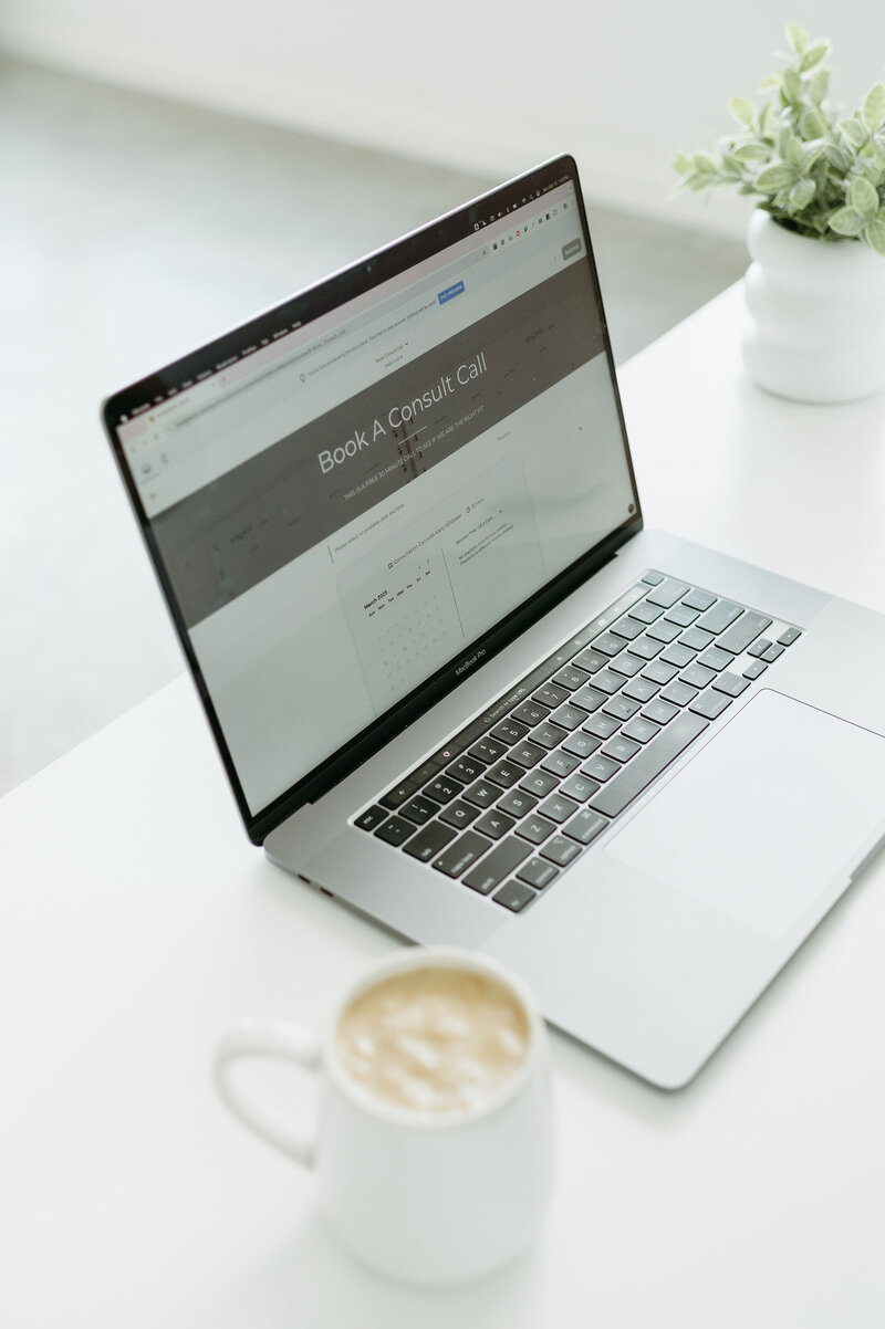 Karly Whitaker | HoneyBook Expert + Certified HoneyBook Pro