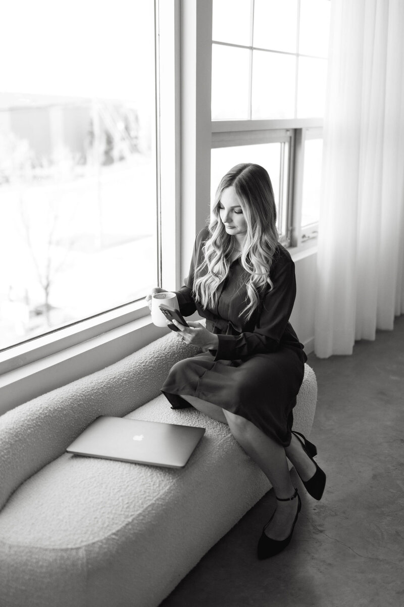 Karly Whitaker | HoneyBook Expert + Certified HoneyBook Pro