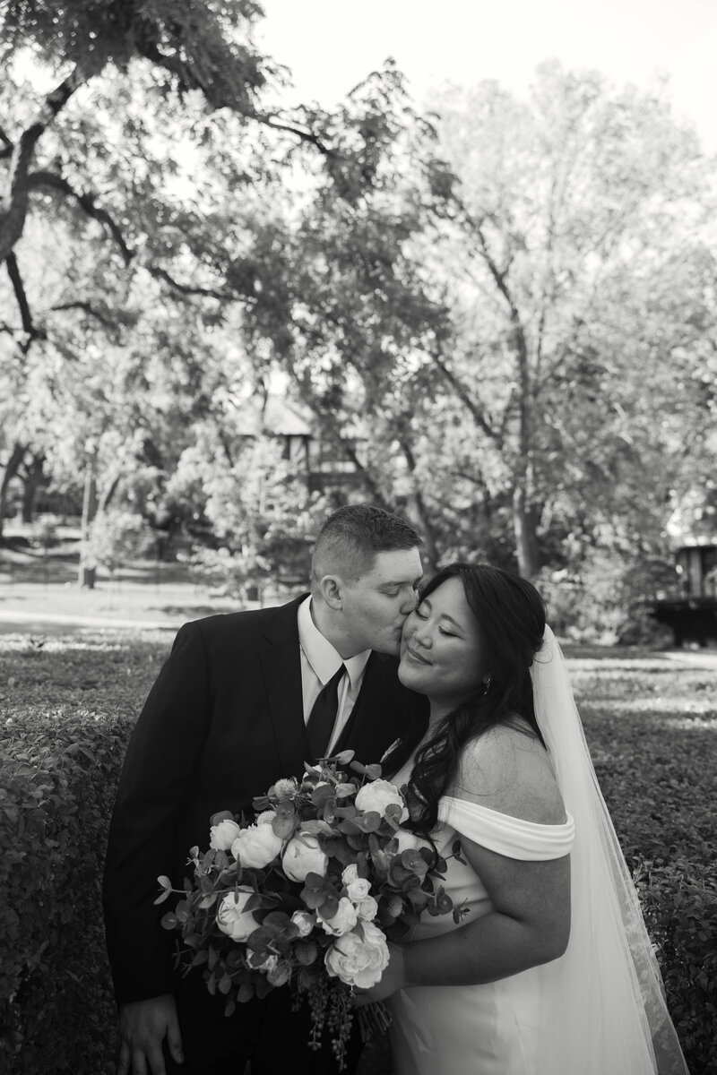 Meet Your Kansas City Based Lifestyle + Wedding Photographer