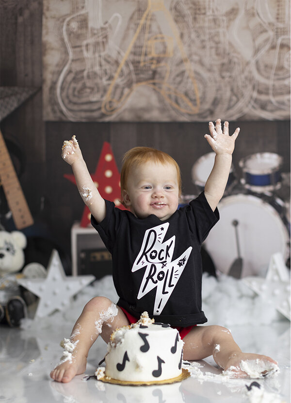Dallas Cake Smash Photographer | Dahlias and Daisies